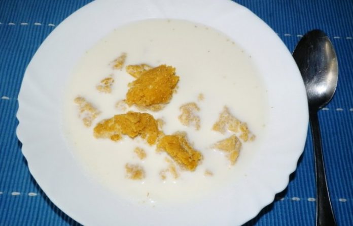 Kukuruzni žganci s mlijekom