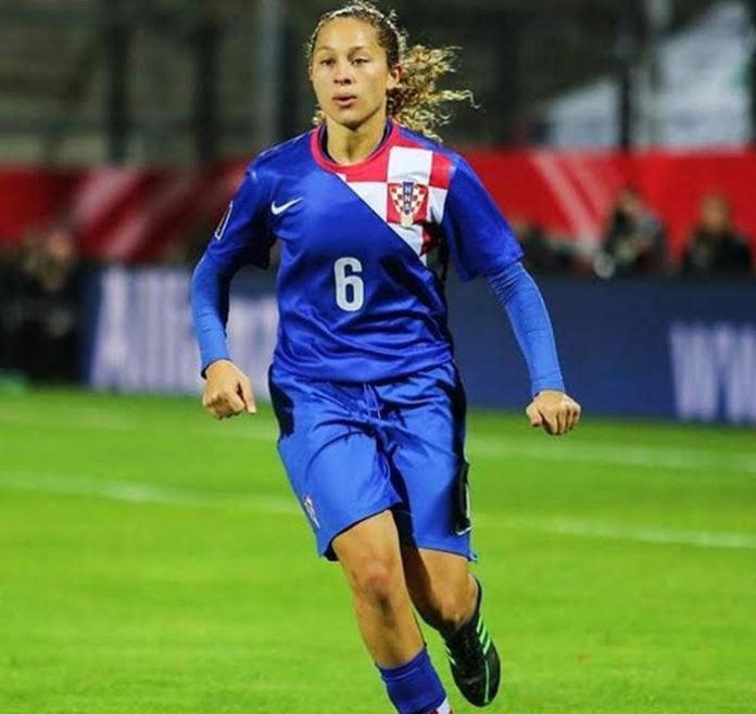 Umjesto štikli Helennina su strast - kopačke