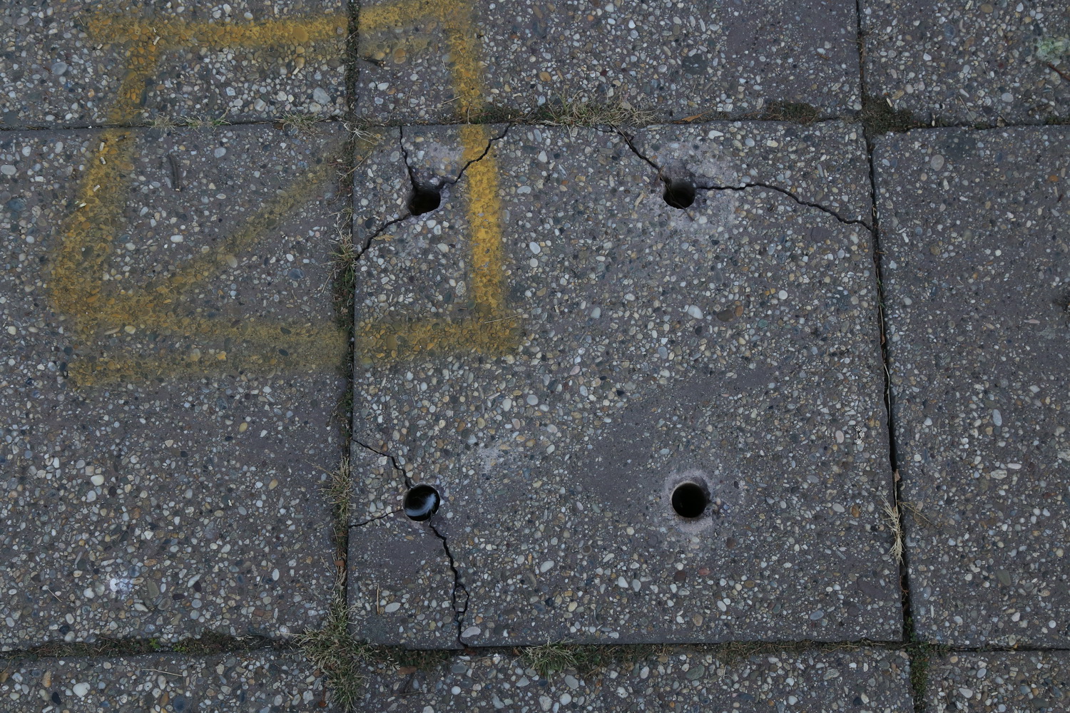 Porcijunkulovo je završilo, ali ostale su rupe i popucale ploče