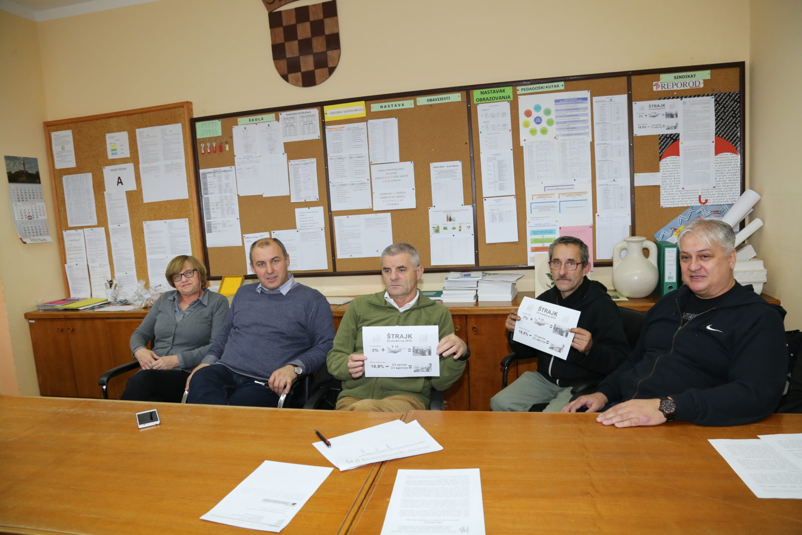 FOTO Štrajk nastavnika: Neuspjeli štrajk sindikata Preporod u ...