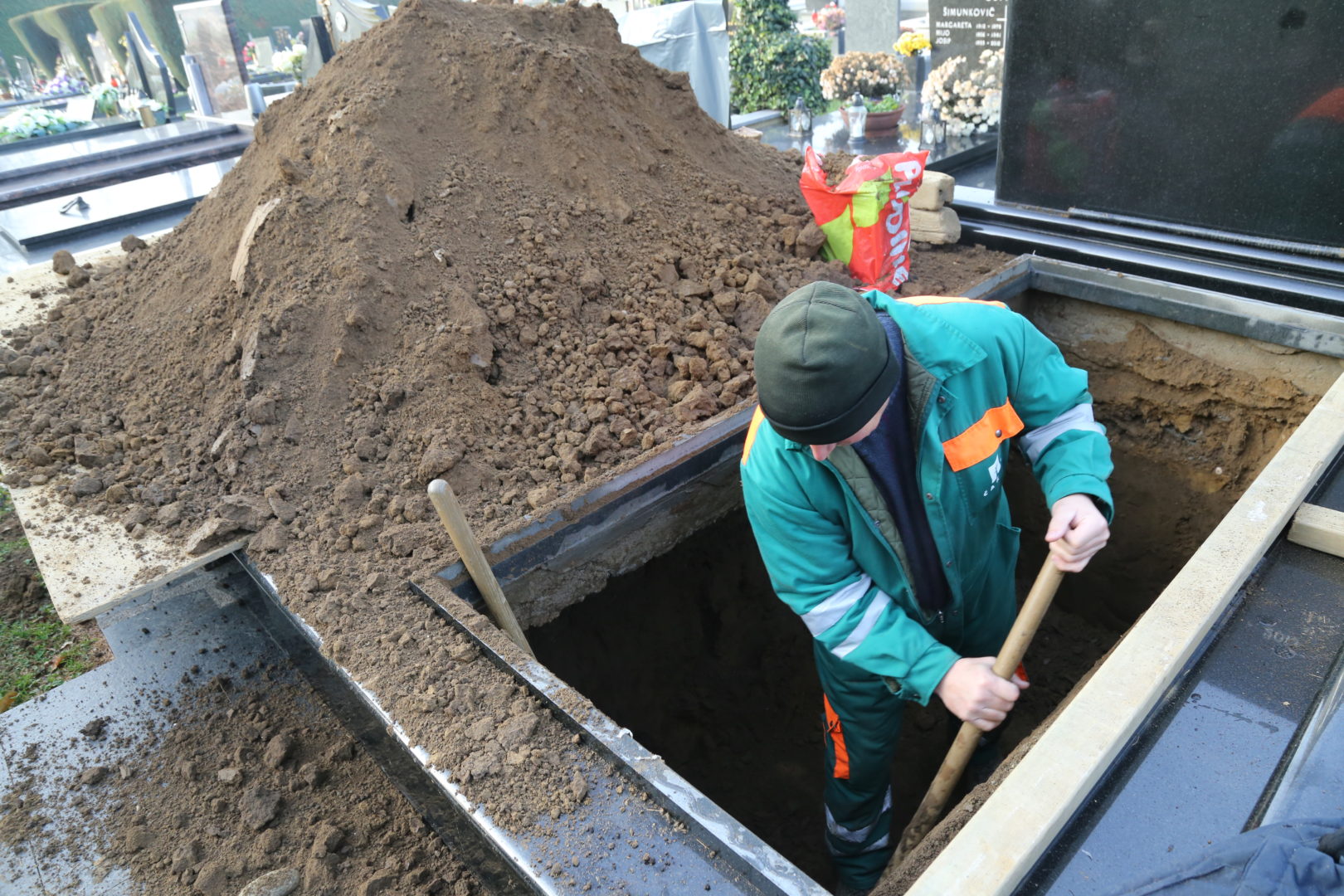 Grobar-zanimanje koje je postalo jedno od najtraženijih!