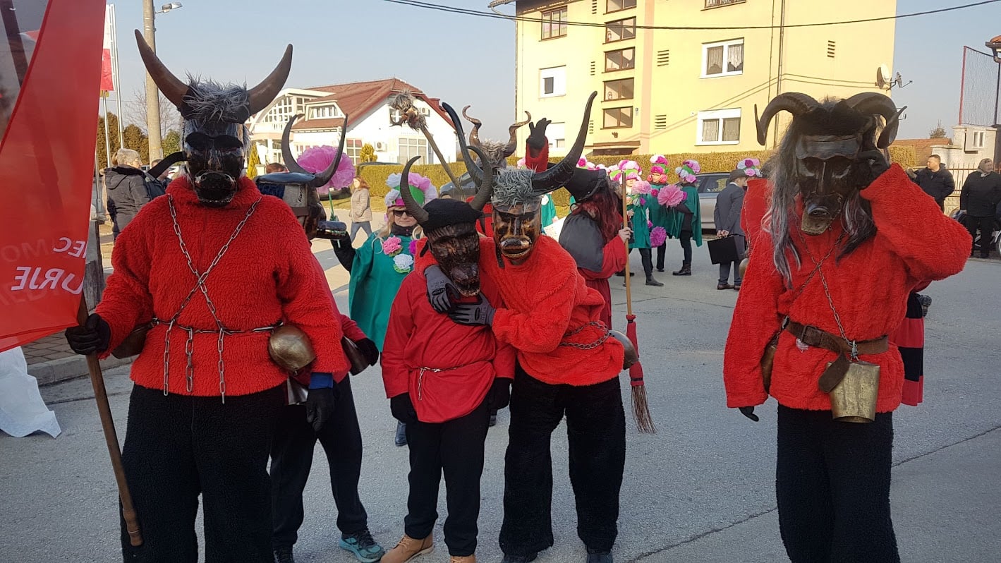 VIDEO I FOTO: Vesele i maštovite maškare zauzele Podturen!