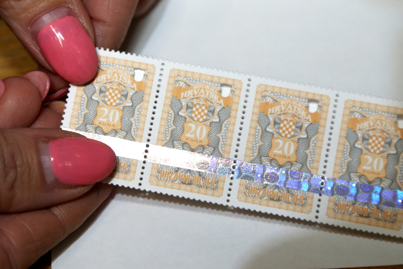 Biljezi odlaze u povijest, kao i šetanje od šaltera do kioska