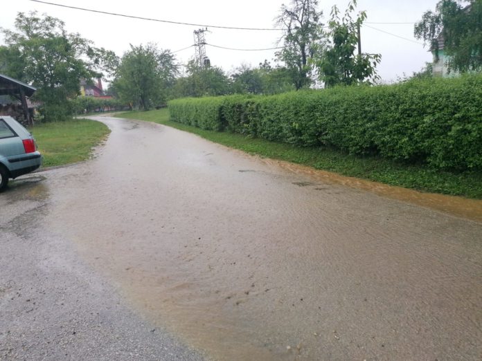 FOTO i VIDEO: Veliki pljusak u Štrigovi pretvorio ulice u rijeke!