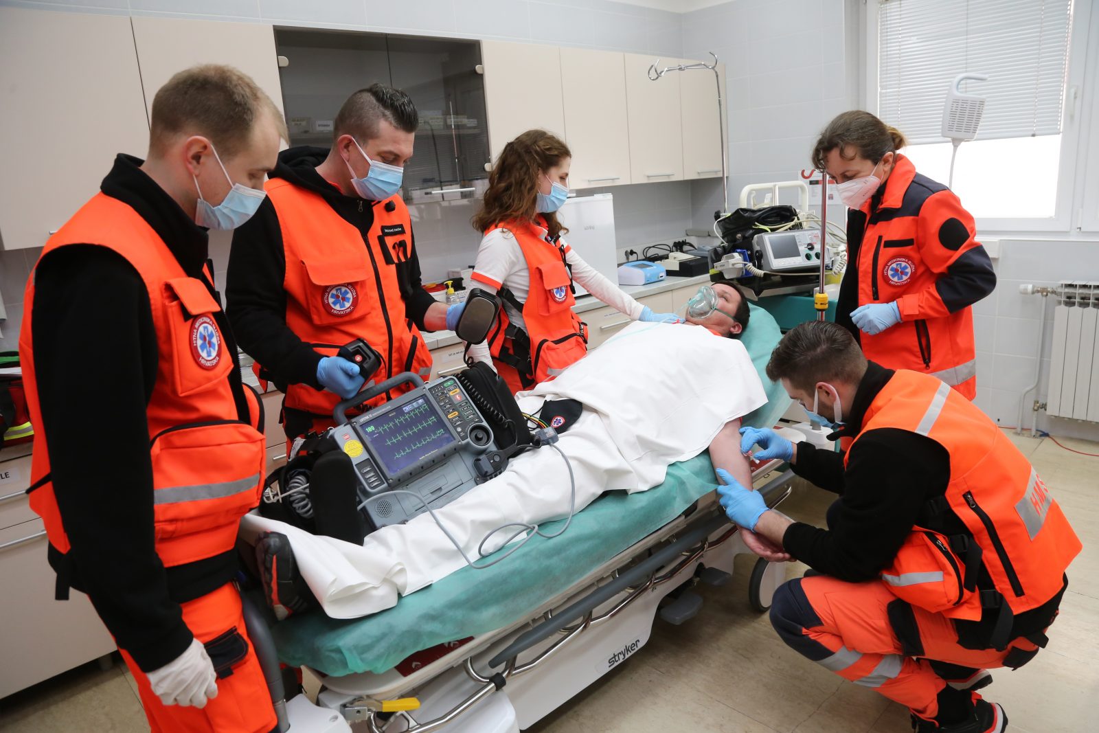 Hitna je bitna: Što učiniti i kako postupiti posumnjate li na srčani udar?