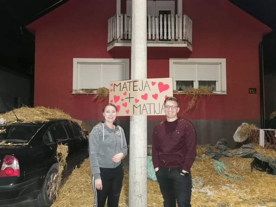FOTO: Mateja Novak i Matija Sokač zaručili su se uz natepanje