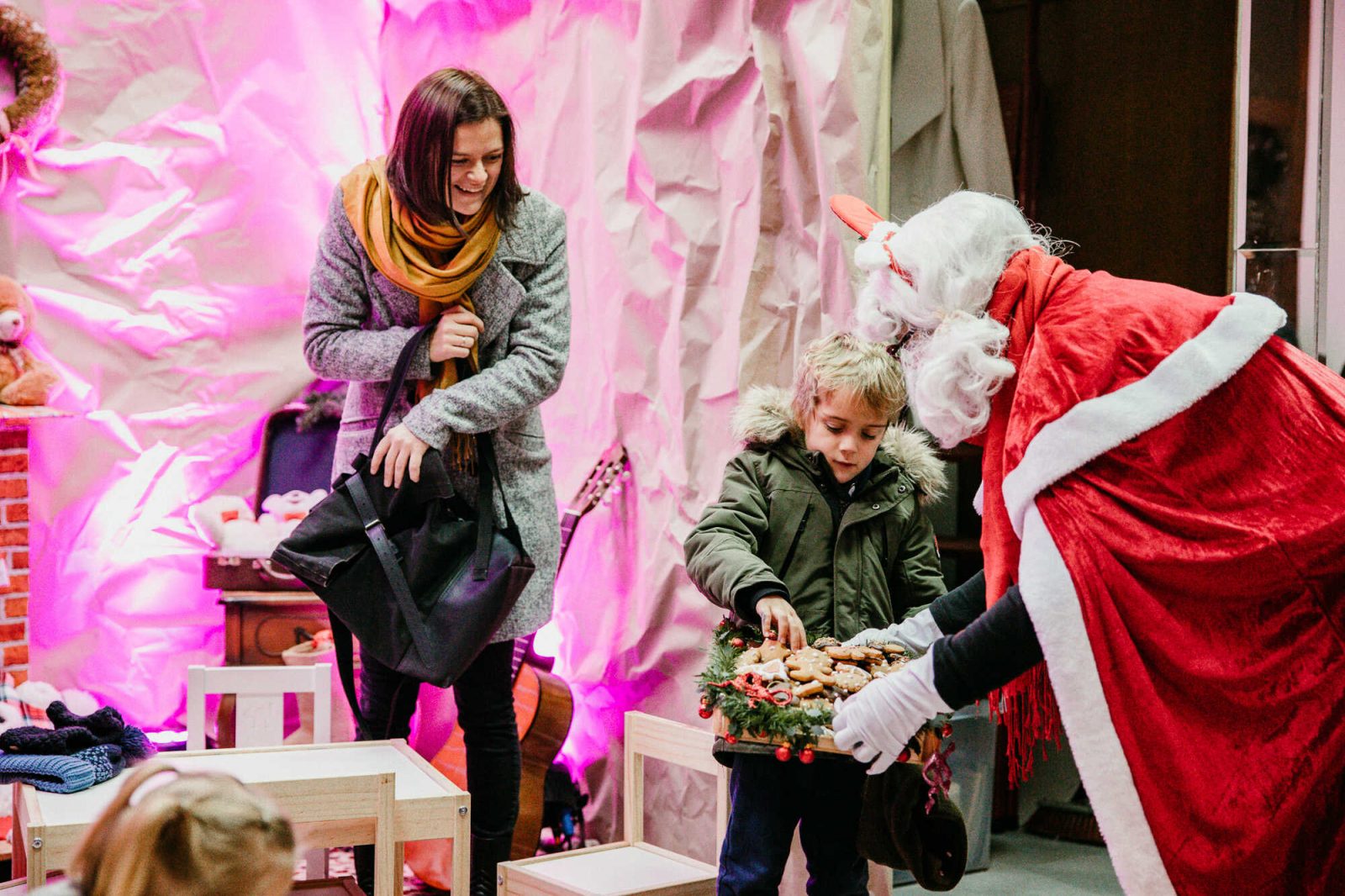 Kolači Bake Mraz razveselili mališane na radionici Djeda Mraza