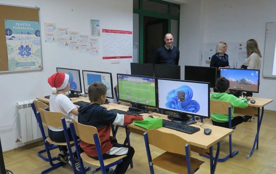 Prelog dao 80.000 kuna školi za opremanje informatičke učionice