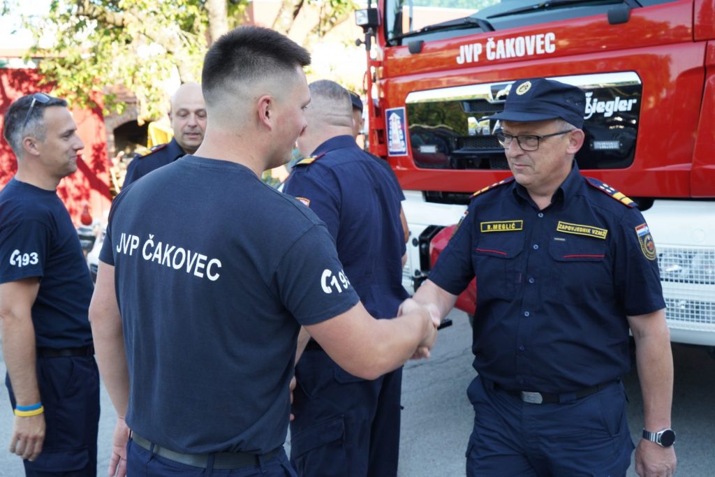 Damir Perhoč, Marcel Dvorščak i Danijel Novak pomažu kolegama na moru