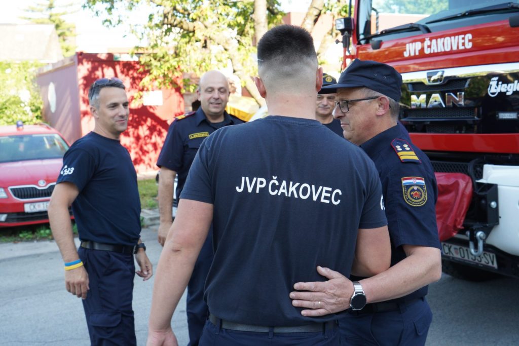 Damir Perhoč, Marcel Dvorščak i Danijel Novak pomažu kolegama na moru