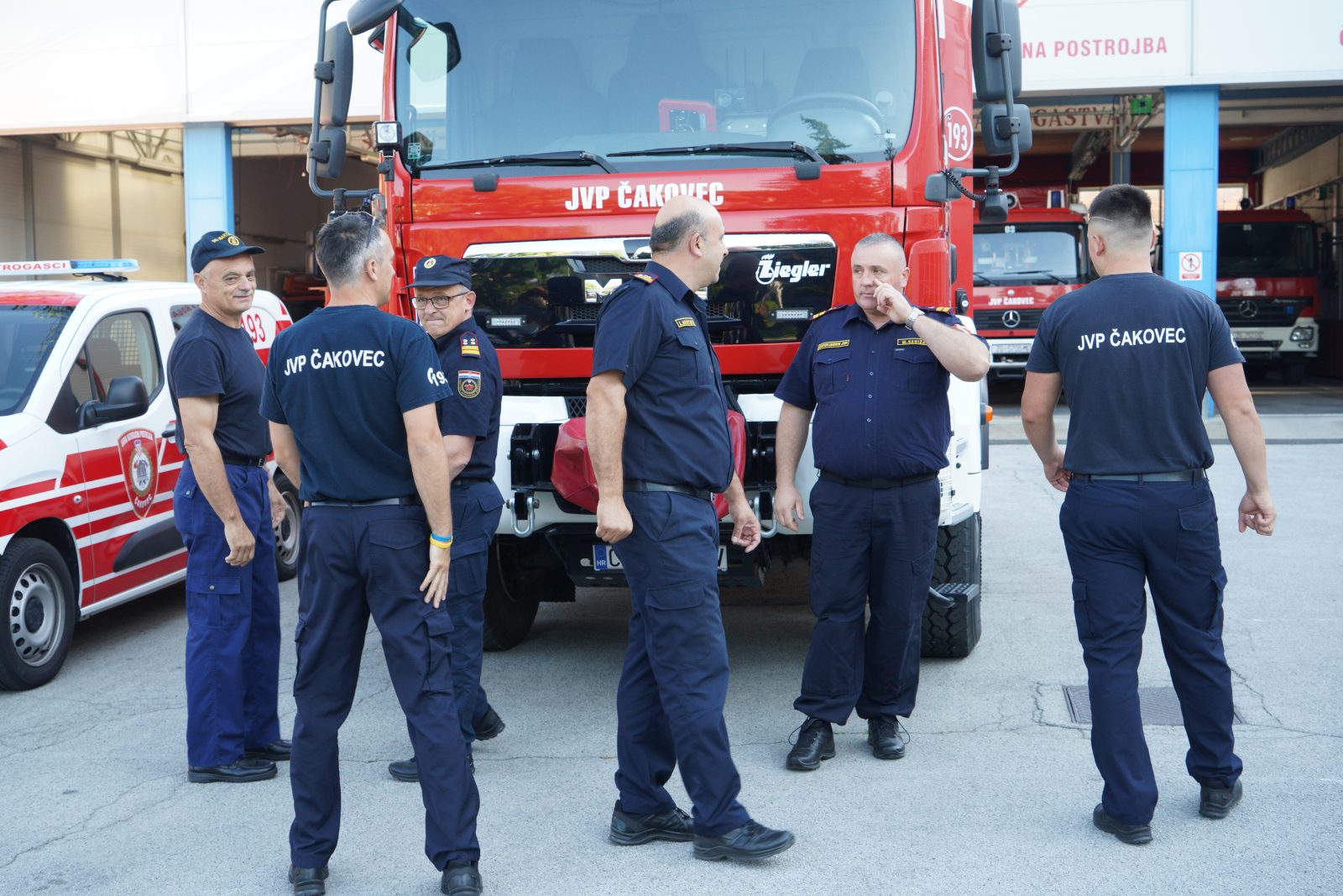 Damir Perhoč, Marcel Dvorščak i Danijel Novak pomažu kolegama na moru