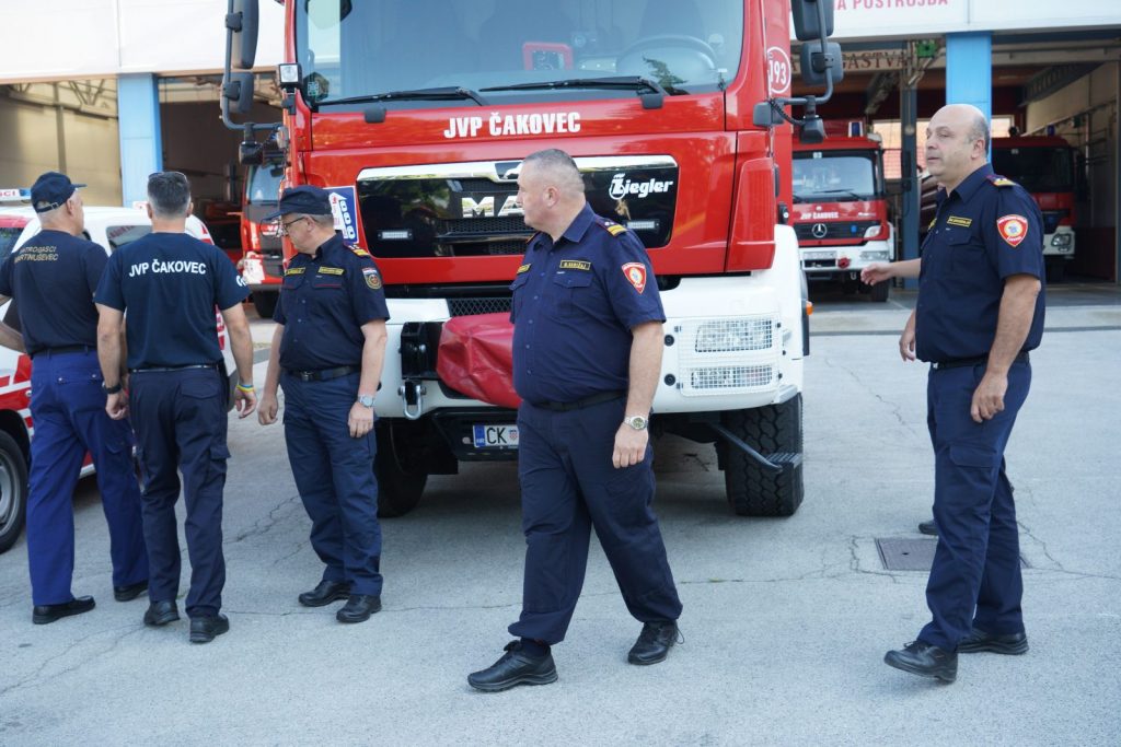 Damir Perhoč, Marcel Dvorščak i Danijel Novak pomažu kolegama na moru