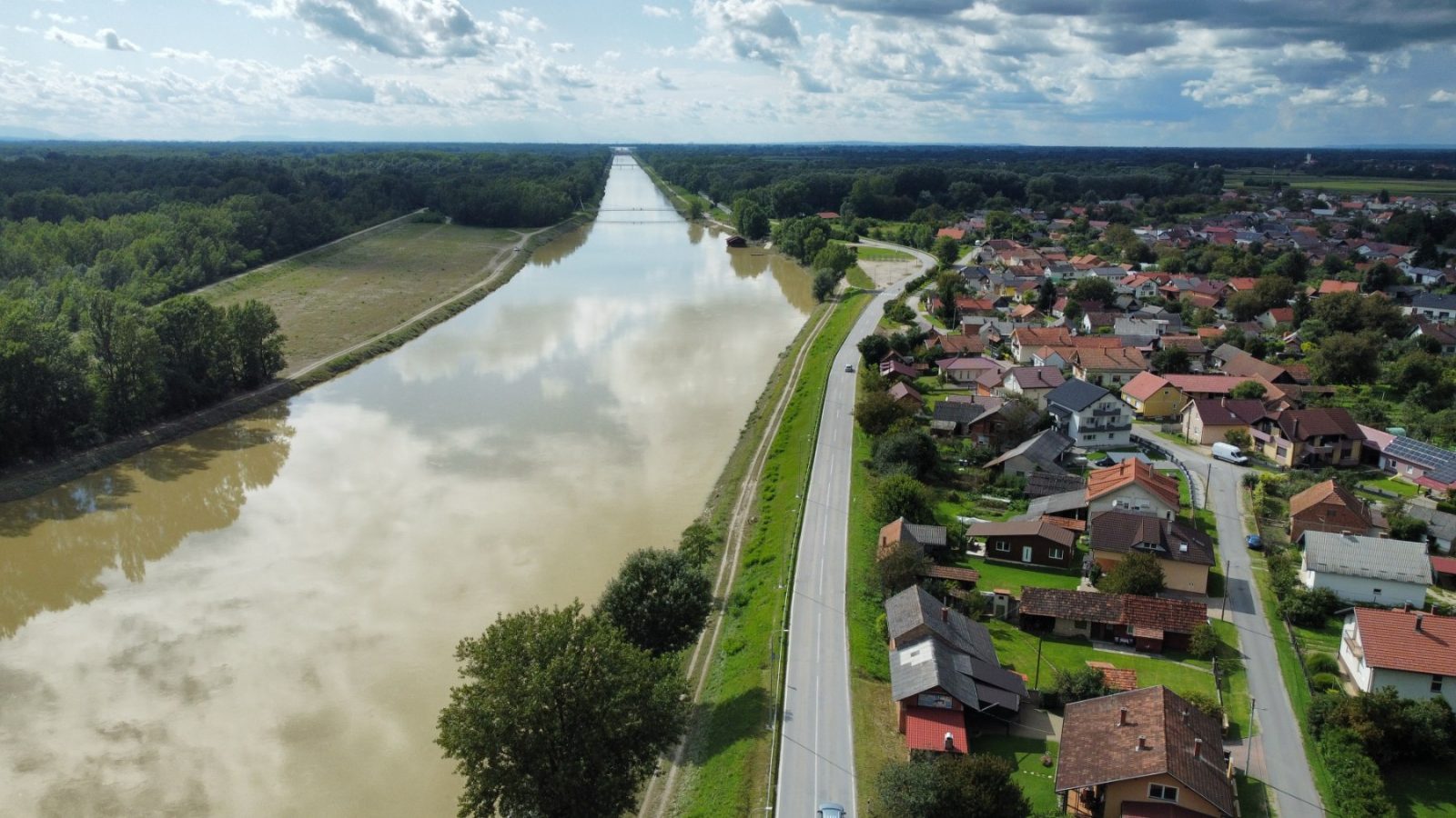 Drava snimljena iz zraka iznad Donje Dubrave izaziva strahopoštovanje