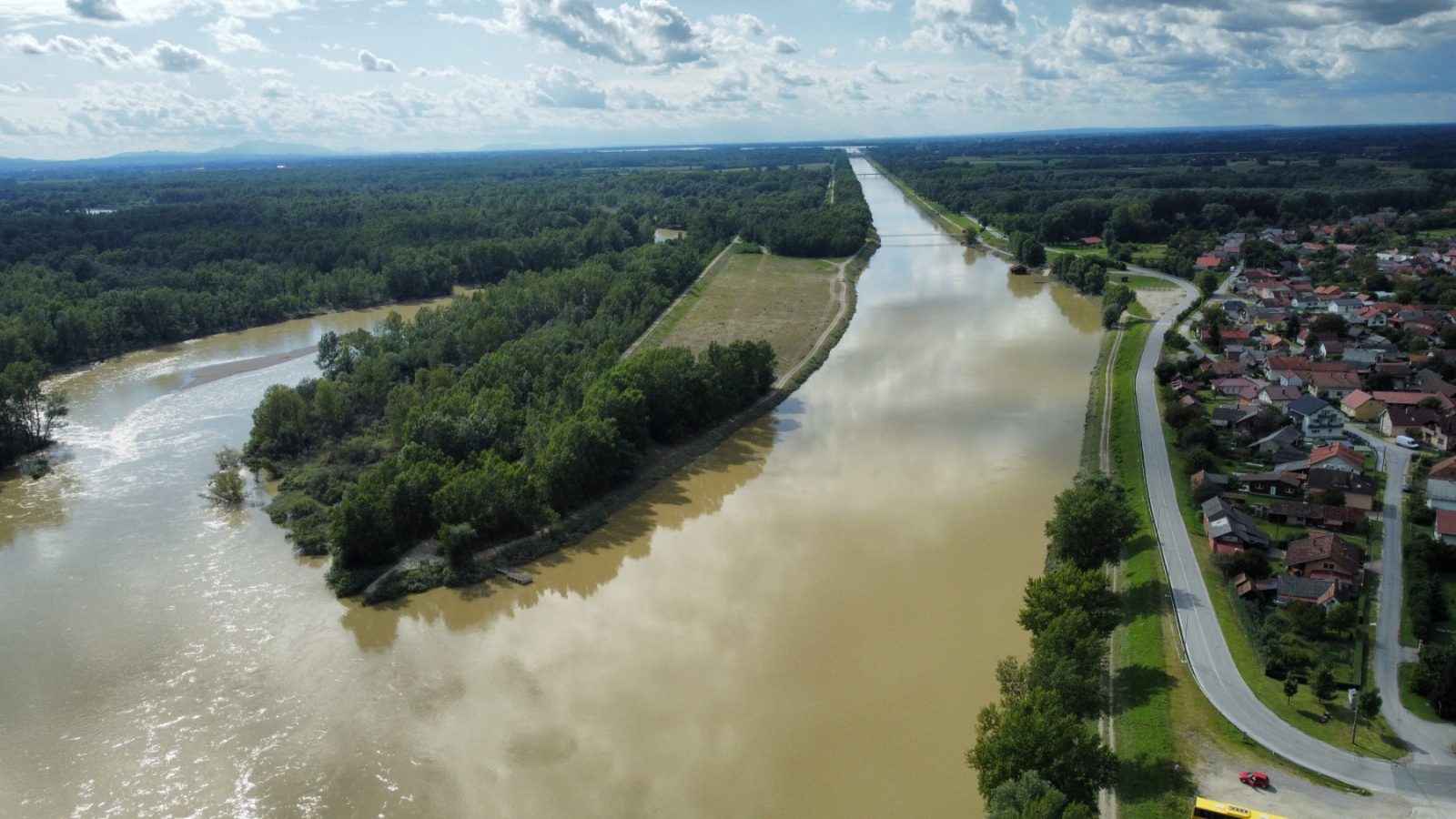Drava snimljena iz zraka iznad Donje Dubrave izaziva strahopoštovanje