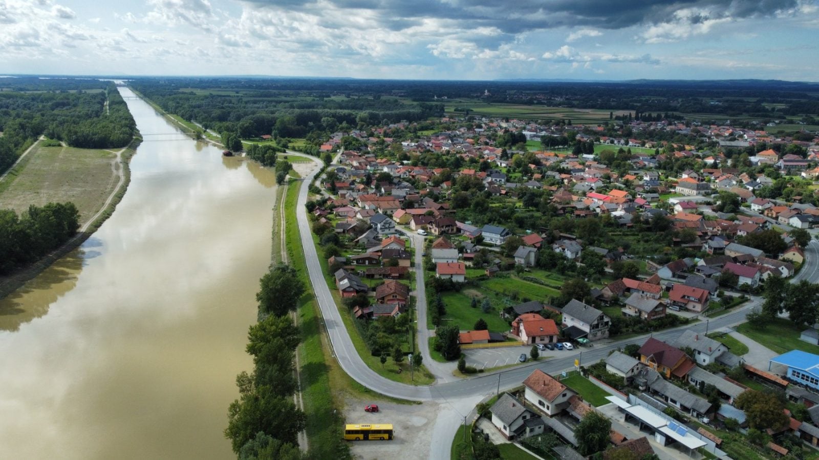 Drava snimljena iz zraka iznad Donje Dubrave izaziva strahopoštovanje
