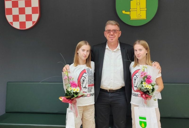 Gradonačelnik Dražen Srpak održao prijem za blizanke Tenu i Leu Marodi