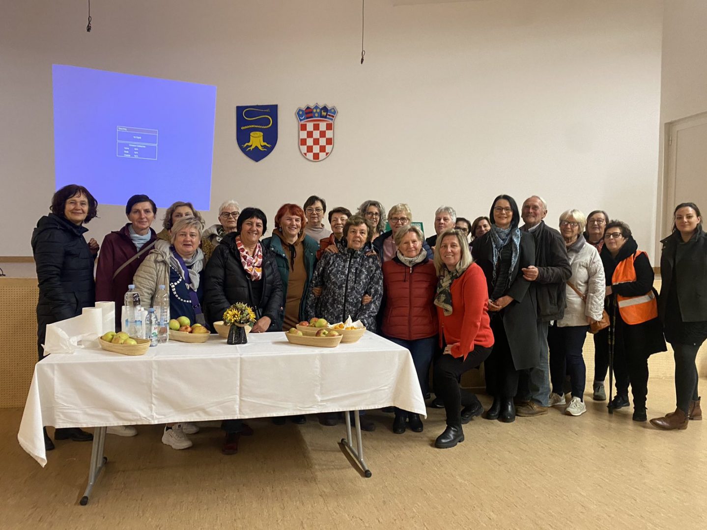 Udruga žena Strahoninec: Astrid Mudri održala predavanje o nordijskom hodanju