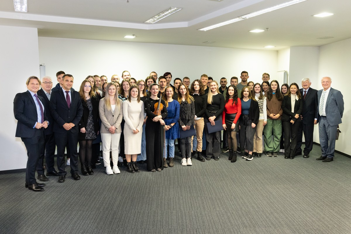 Zaklada Mikec za ovu akademsku godinu dodijelila 47 stipendija koje ...