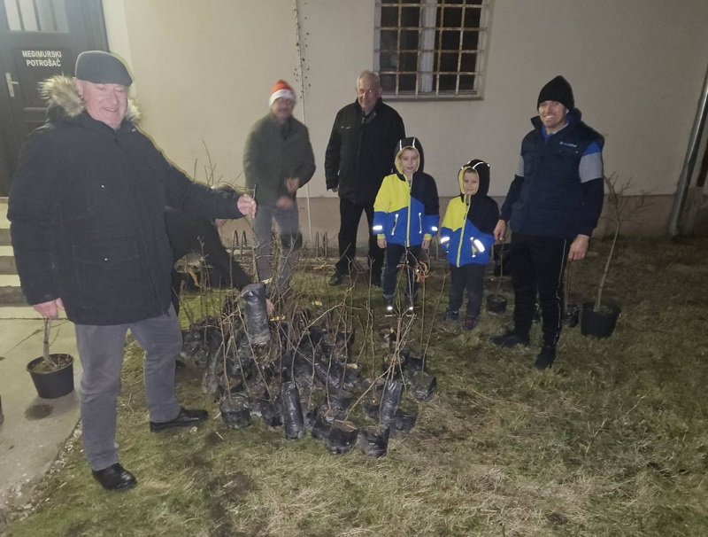 Preloški pčelari sadili medonosno drveće