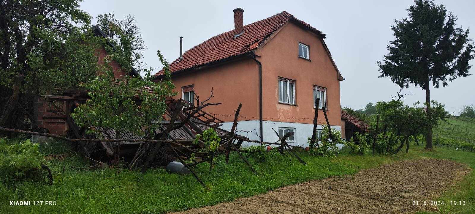 U Svetom Urbanu čupalo drveća i dizalo krovove: Ne pamtimo ništa takvoga!