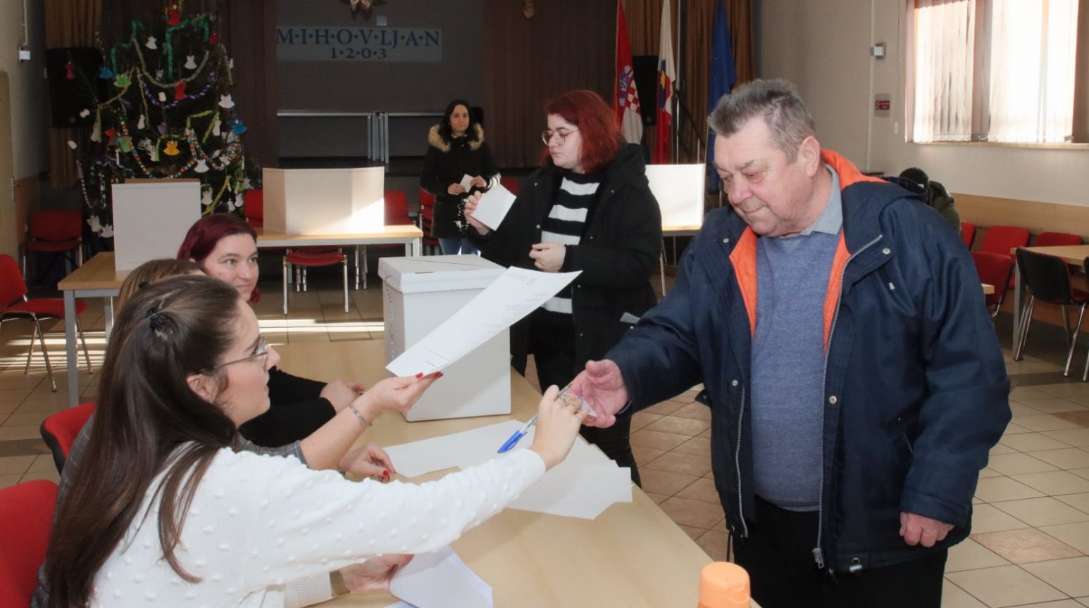 Hrvatska danas bira predsjednika! Hrvatska danas bira predsjednika!