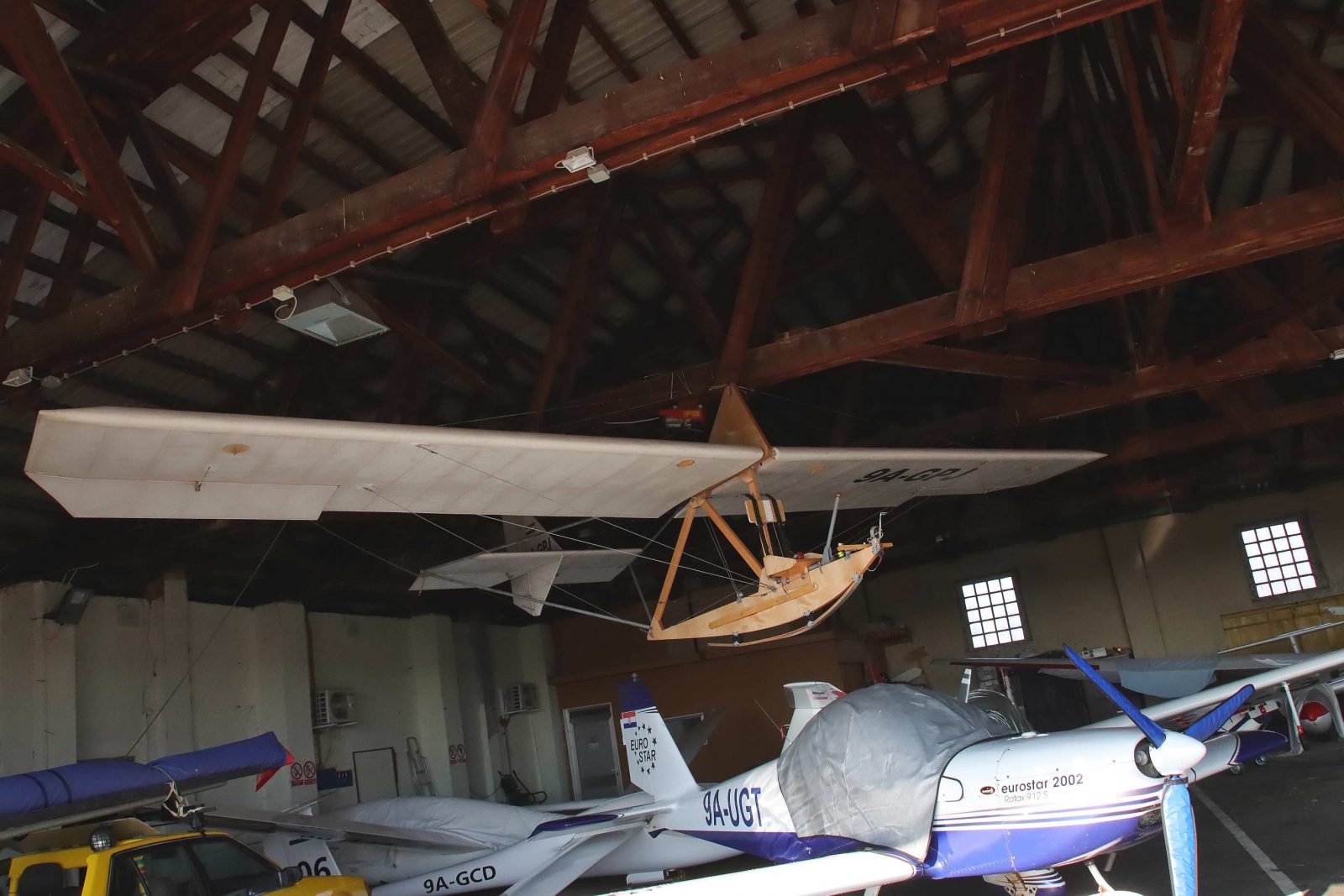 Novi avion u hangaru u Pribislavcu