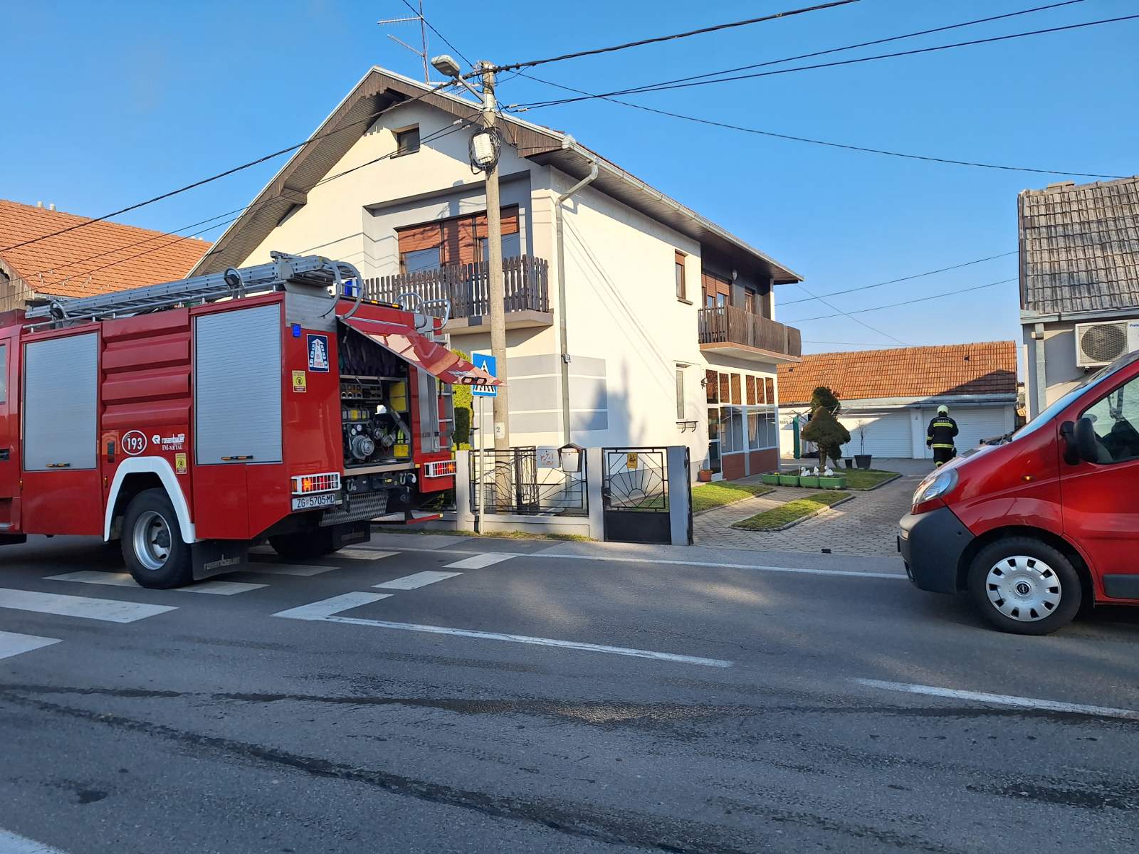 Vatrogasci na terenu u Dunjkovcu, zapalilo se krovište