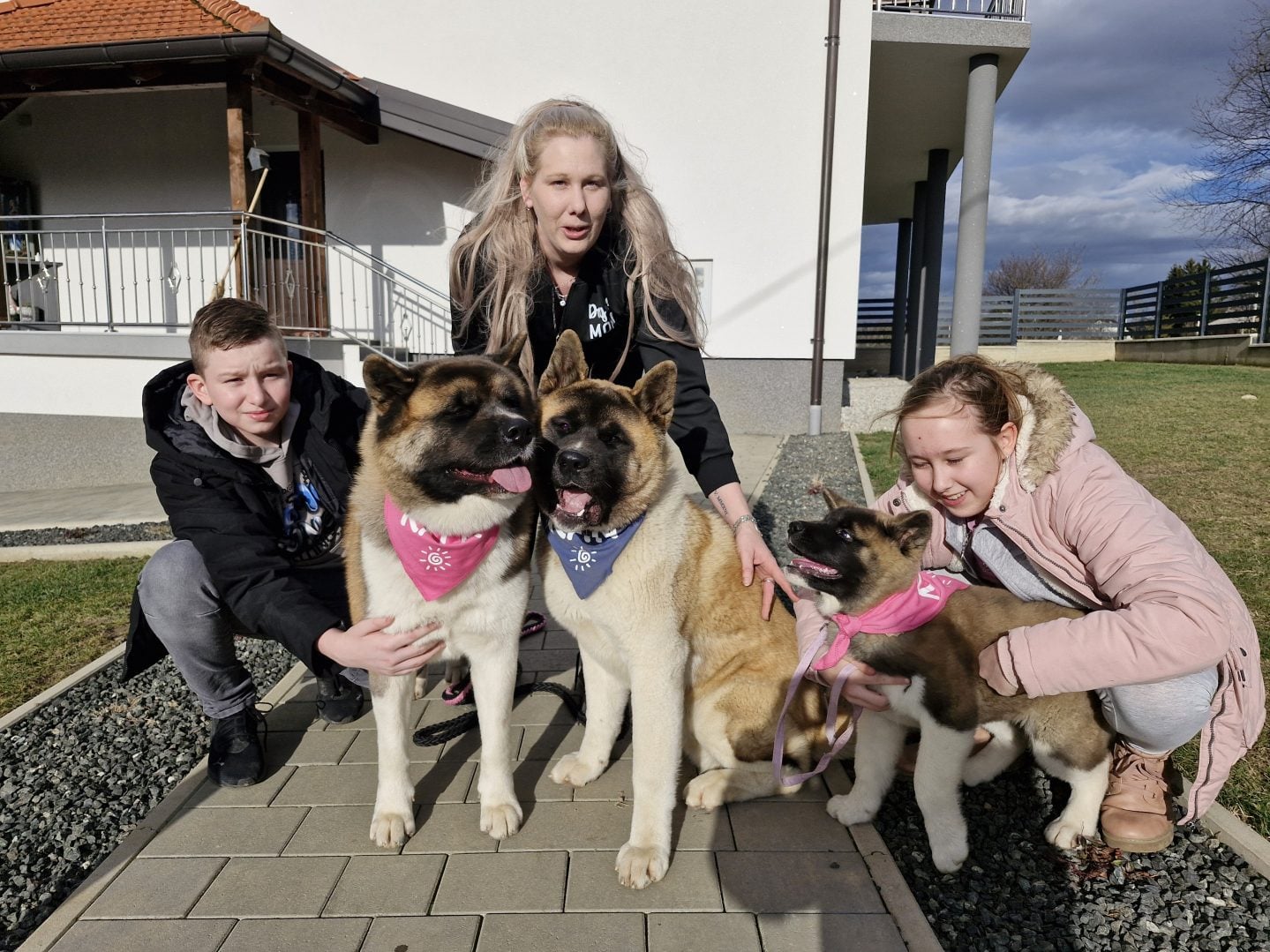 Američke akite Kala, Kan i Kim najbolja su terapija Valentini Novak iz ...