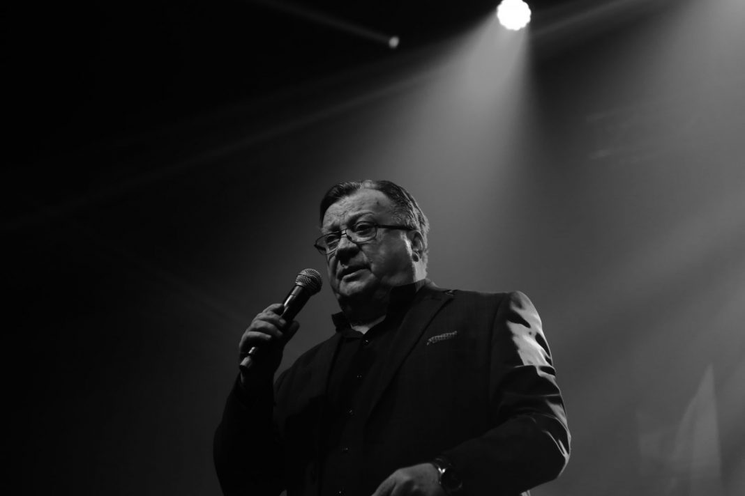 U 72. godini preminuo Halid Bešlić, legendarni glas narodne glazbe